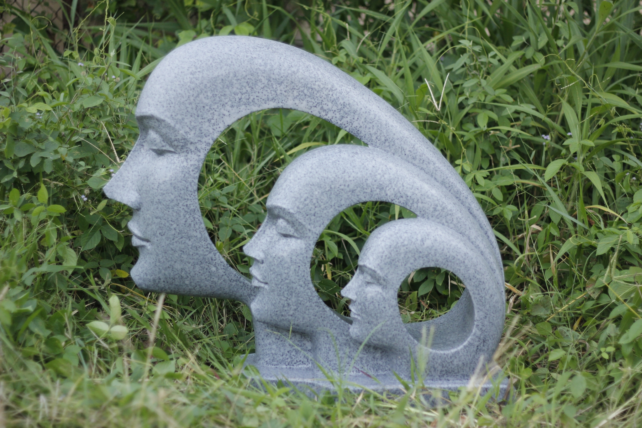 Statue Evolution Grey - Stewarts Garden Centre