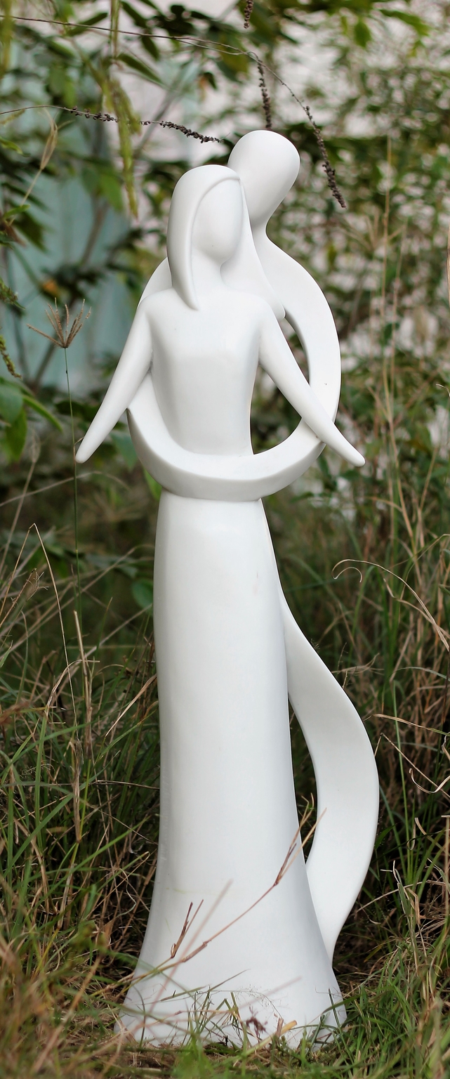 Statue Infinite Love Large White - Stewarts Garden Centre