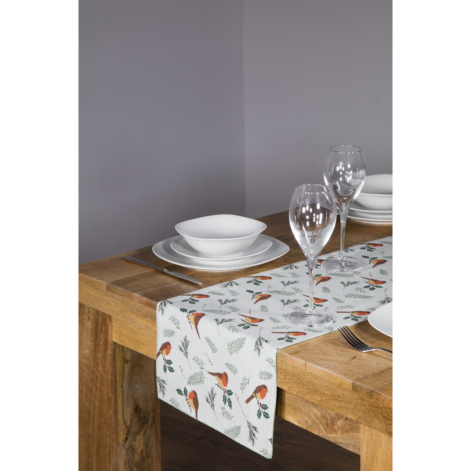 Table Runner Robin Spot 2m - Stewarts Garden Centre